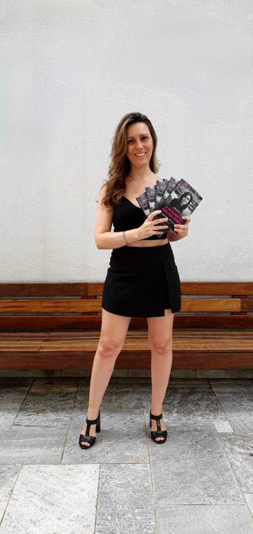 'A Mulher da Coluna da Torta': livro narra uma vida com escoliose ...